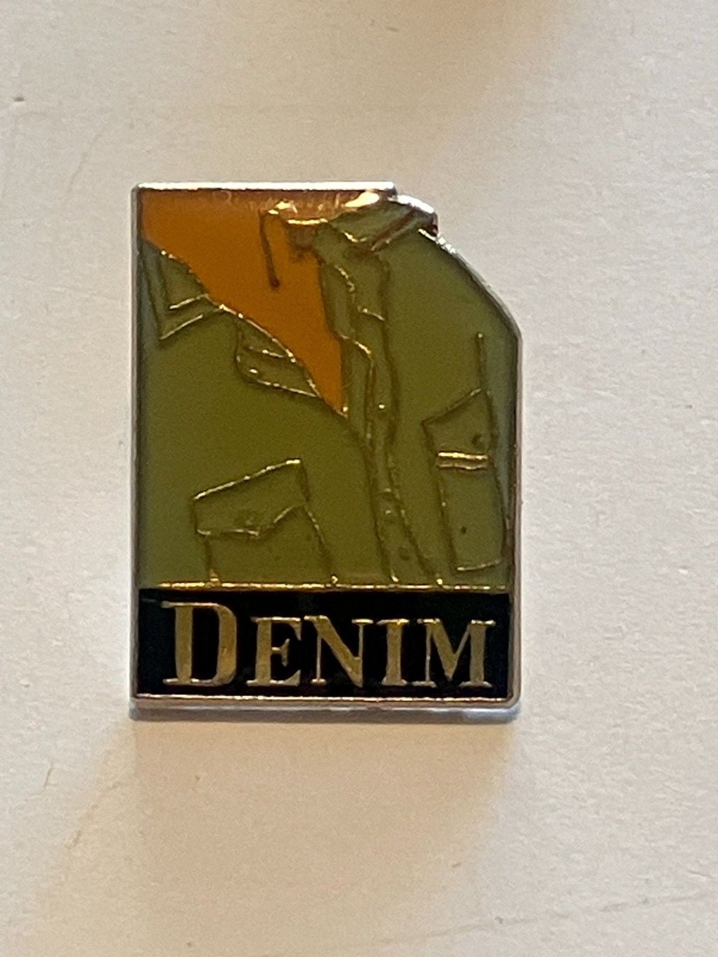 1 Pin Denim (Gebraucht) in Basel für CHF 1 – mit Lieferung auf Ricardo ...