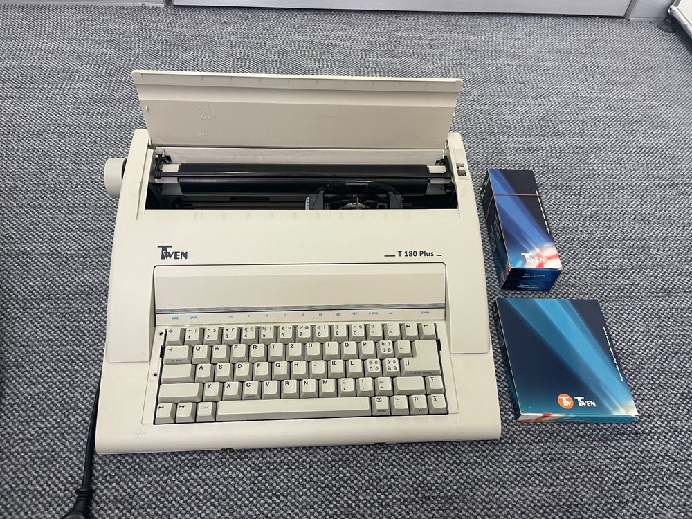 Schreibmaschine Twen T180 Plus inkl. Farbe | Kaufen auf Ricardo
