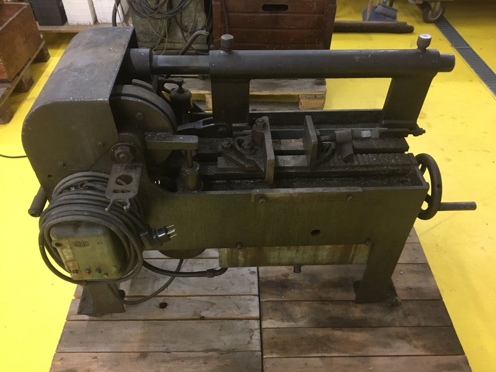 Scie à métaux électrique automatique en 380V (Gebraucht) in Satigny für CHF 170 – nur Abholung ...