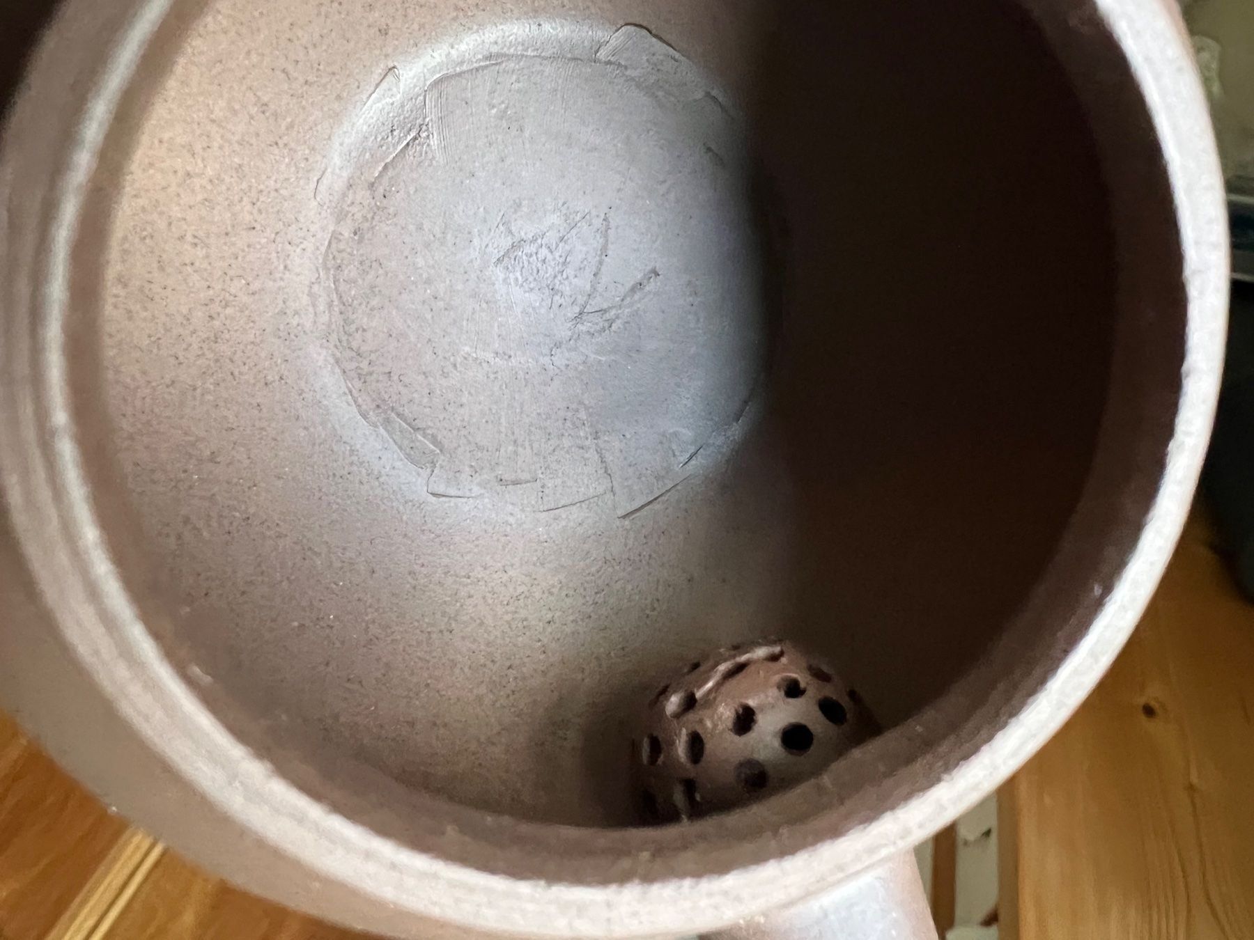 Edle Yixing Teekanne aus Ton mit Herz-Sutra Gravur (Gebraucht) in ...