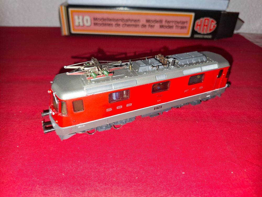 HAG : Re 4/4 II, rot ,1Pantho, runde scheinw.11118,AC,analog (Neu und originalverpackt) in ...