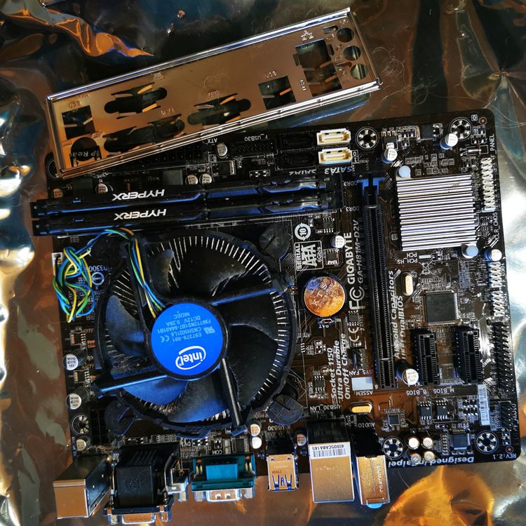 Gigabyte H81 mATX Board mit 2 mal 4 GB HyperX RAM und i3 CPU | Kaufen auf Ricardo