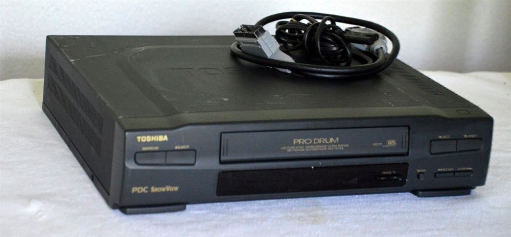 Videorecorder VHS Toshiba V-227F magnétoscope (Gebraucht) in Collonges für CHF 65 – mit ...