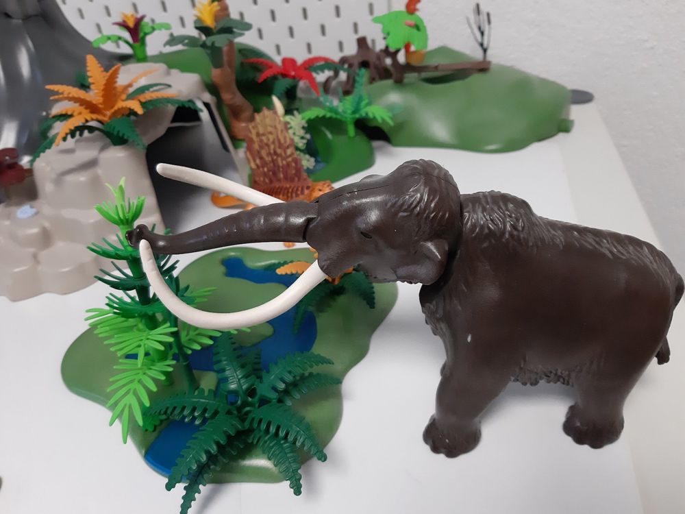 Sehr schönes Urzeit - Set mit Dino' s, Mammut und Zubehör | Kaufen auf ...