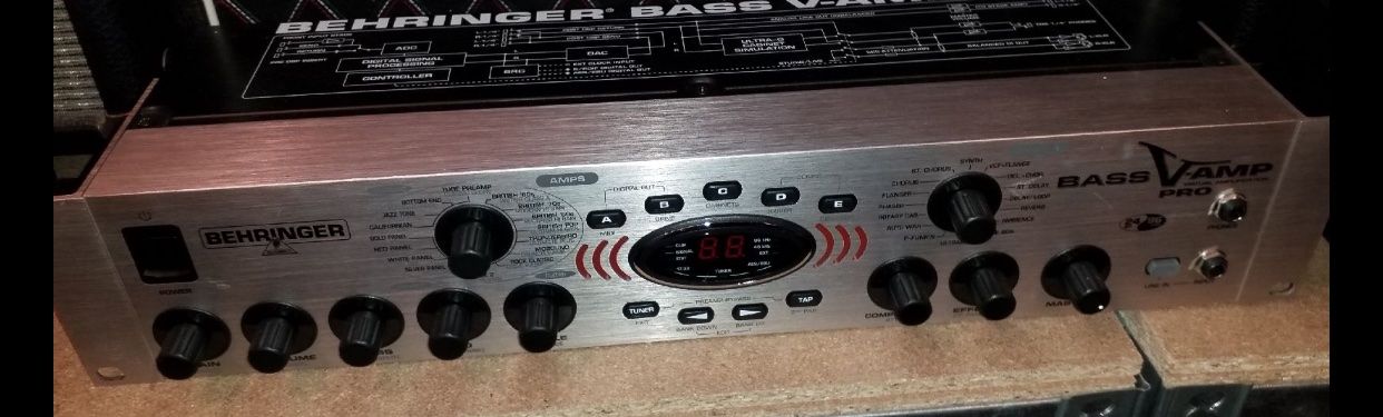 Behringer Bass V-Amp Pro Effektgerät Occasion (Gebraucht) in Sevelen ...