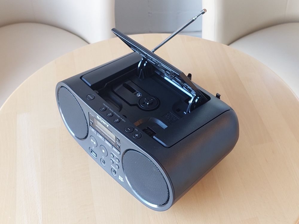 Sony DAB+ Digital Radio, CD Player, Boombox | Kaufen auf Ricardo