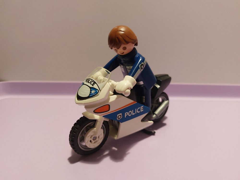 PLAYMOBIL Polizeimotorrad, Polizist mit Motorrad (Gebraucht) in Balterswil für CHF 6 – mit ...
