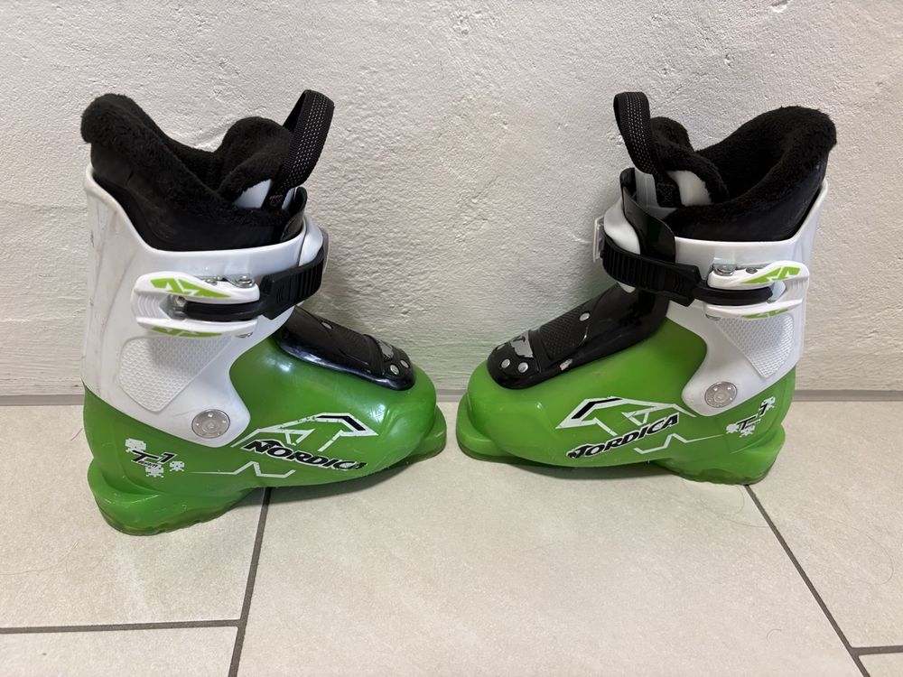 Nordica Kinder-Skischuhe, Grösse 27 (Gebraucht) in Winkel für CHF 15 ...