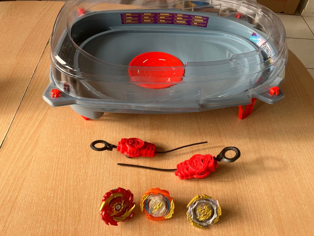 Beyblade Burst Arena (Gebraucht) in Meinisberg für CHF 30 – mit ...