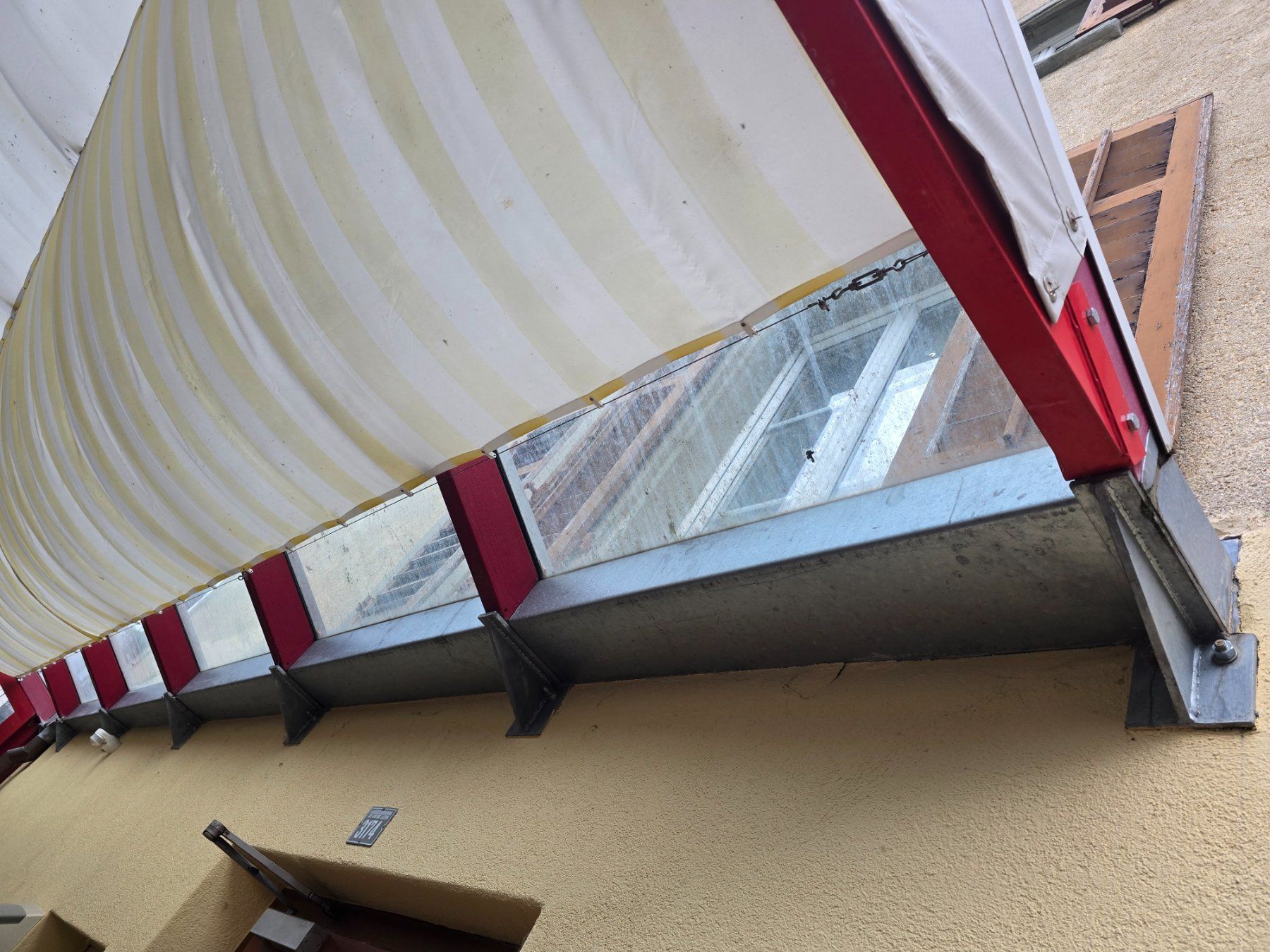 Verglasung für (Sonnen-) Restaurantterrasse, Wintergarten (Gebraucht ...