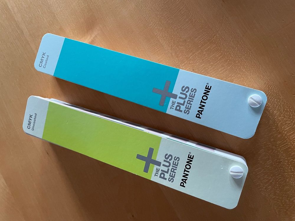Pantone Farbfächer PLUS SERIES CMYK Coated & Uncoated (Neu (gemäss ...