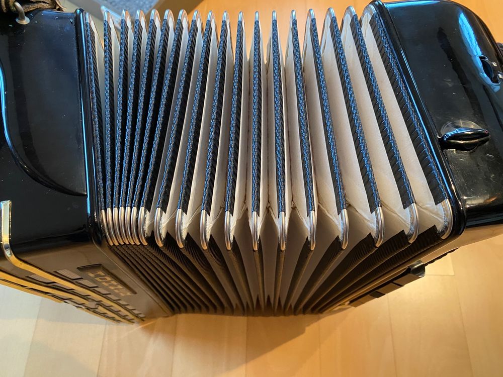 Hohner Imperator IV (Gebraucht) in Fischenthal für CHF 692 – nur Abholung auf Ricardo kaufen