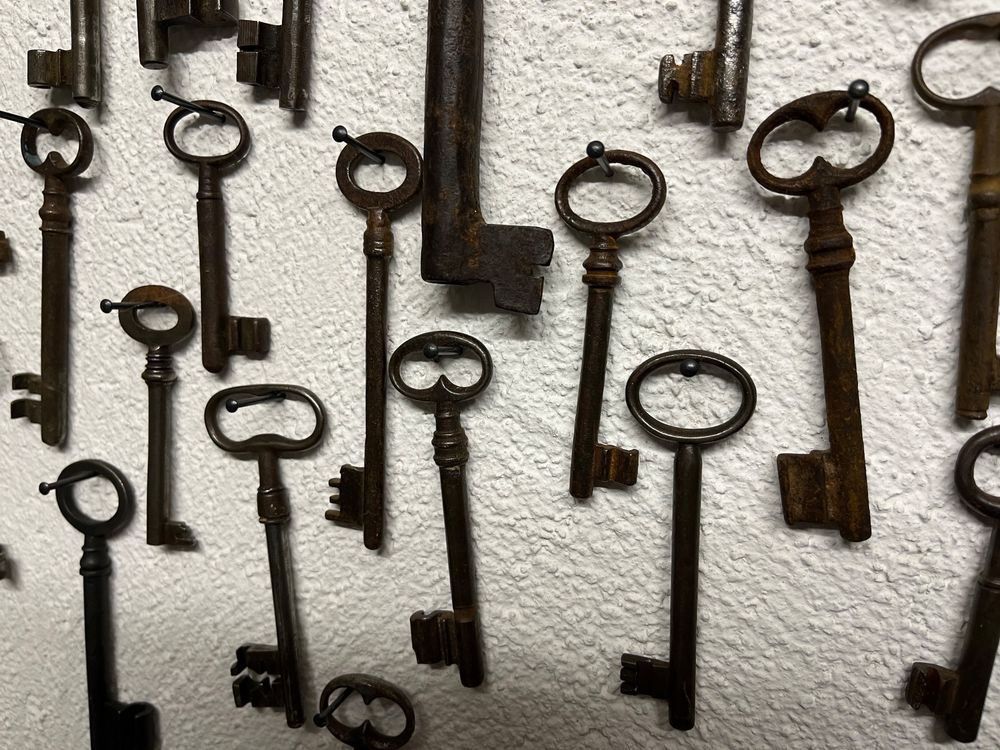 SCHLÜSSEL SAMMLUNG ANTIK ALT BARTSCHLÜSSEL LOT DEKO | Kaufen auf Ricardo