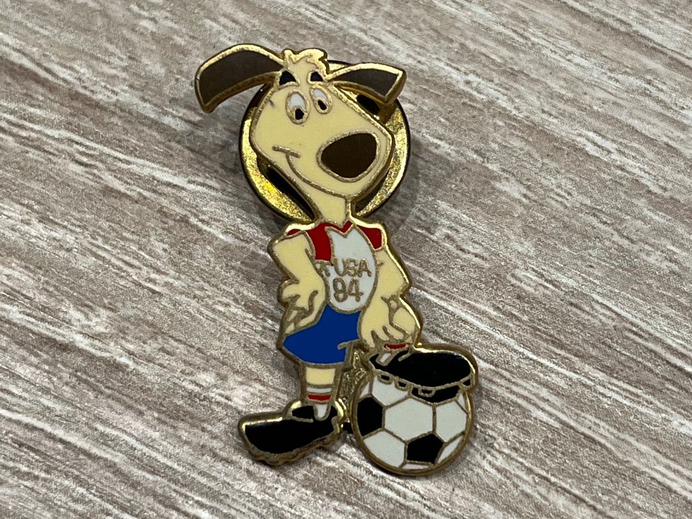 Pin Fussball WM `94 (Gebraucht) in Muttenz für CHF 2 – mit Lieferung ...