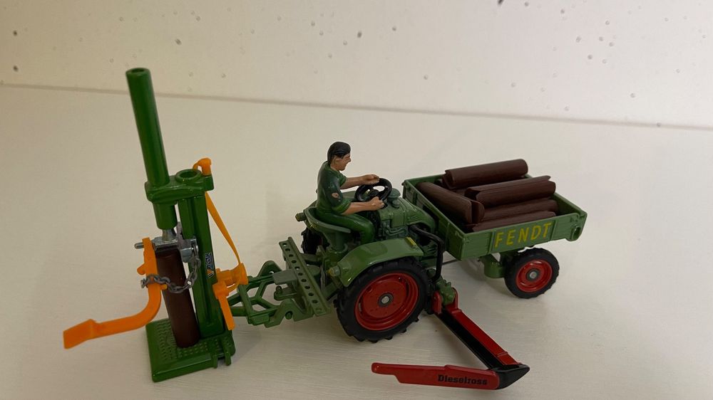 Siku Traktor Fendt Oldtimer mit Spaltmaschine 1:32 | Kaufen auf Ricardo