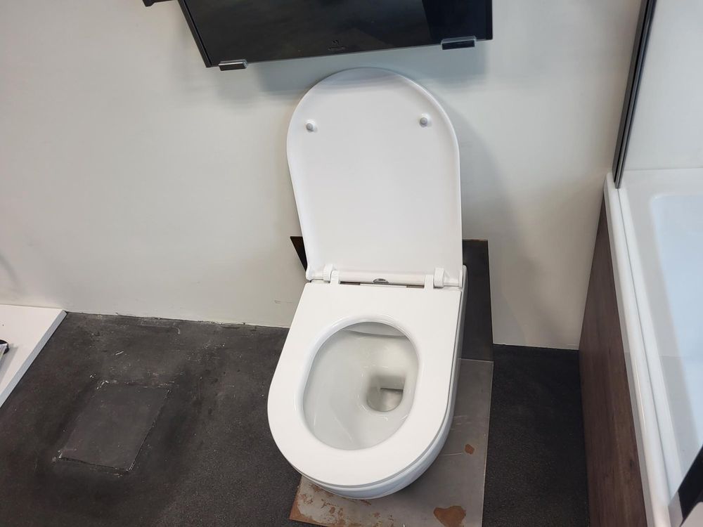 Design Wand-WC Comoda mit Rimless Spülung in Weiss Matt (Neu und ...