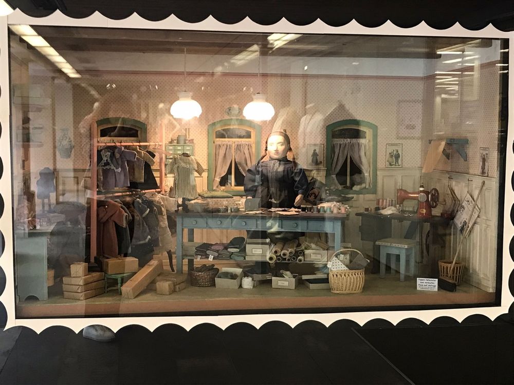 Miniatur Nähatelier (Gebraucht) in Ufhusen für CHF 1500 – nur Abholung ...