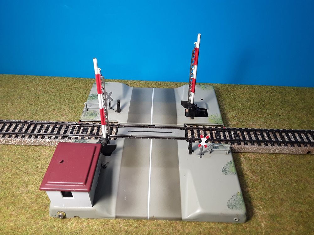 Märklin 7192 _ vollautomatischer Bahnübergang _ Spur H0 (Gebraucht) in ...