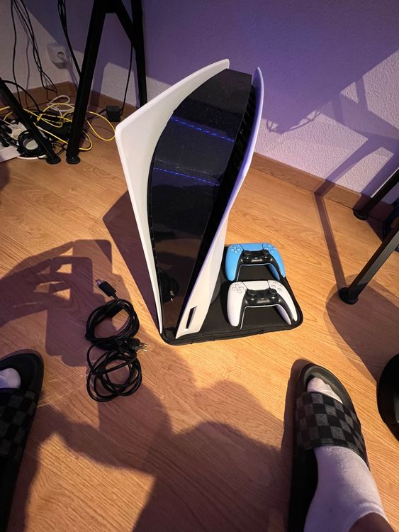 PS5 Disc Edition, 2 Controller, Top Zustand! | Kaufen auf Ricardo