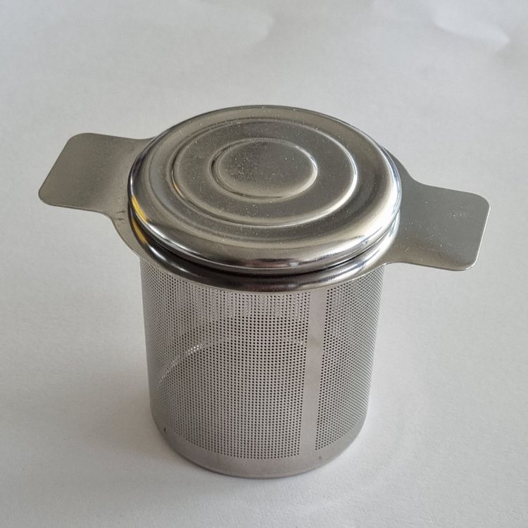 Teesieb mit Flügelhalterungen Deckel aus Edelstahl (Neu (gemäss Beschreibung)) in Sempach ...