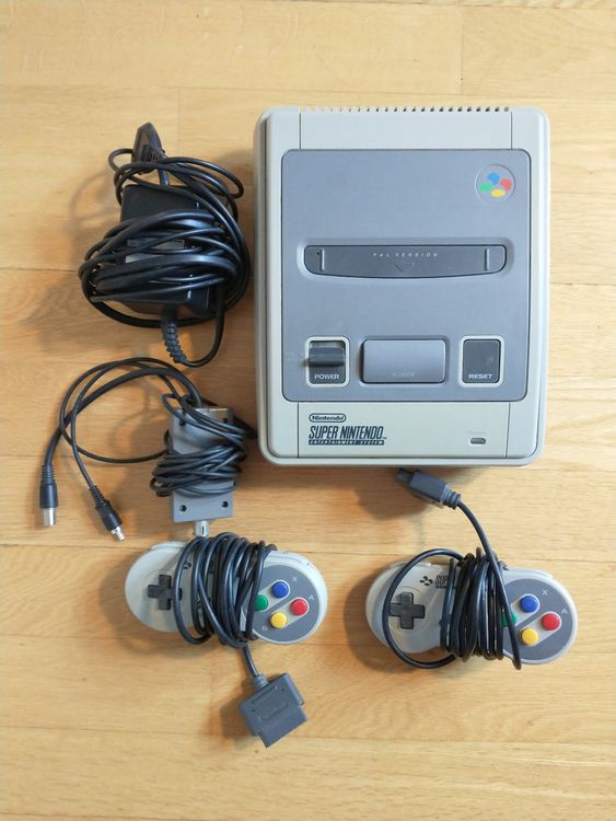 SNES Konsole mit 2 Controllern (Gebraucht) in Basel für CHF 100 – mit ...