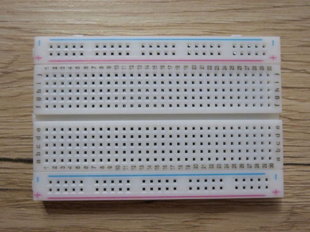 Breadboard/Steckbrett 400 Anschlüsse | Kaufen auf Ricardo