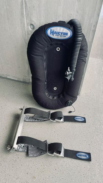 Halcyon Eclipse 30 Wing mit Mono-Flaschenhalterung (Gebraucht) in für CHF 210 – nur Abholung auf ...