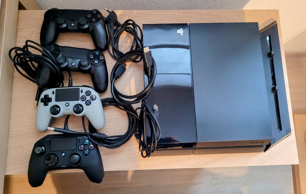 Playstation 4 (Gebraucht) in Vuarrens für CHF 200 – mit Lieferung auf ...
