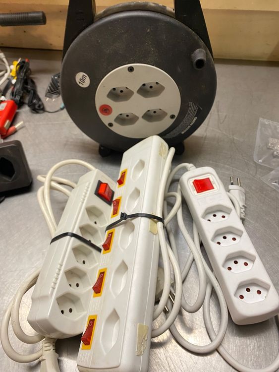 Elektromaterial (Gebraucht) in Ufhusen für CHF 45 – mit Lieferung auf ...