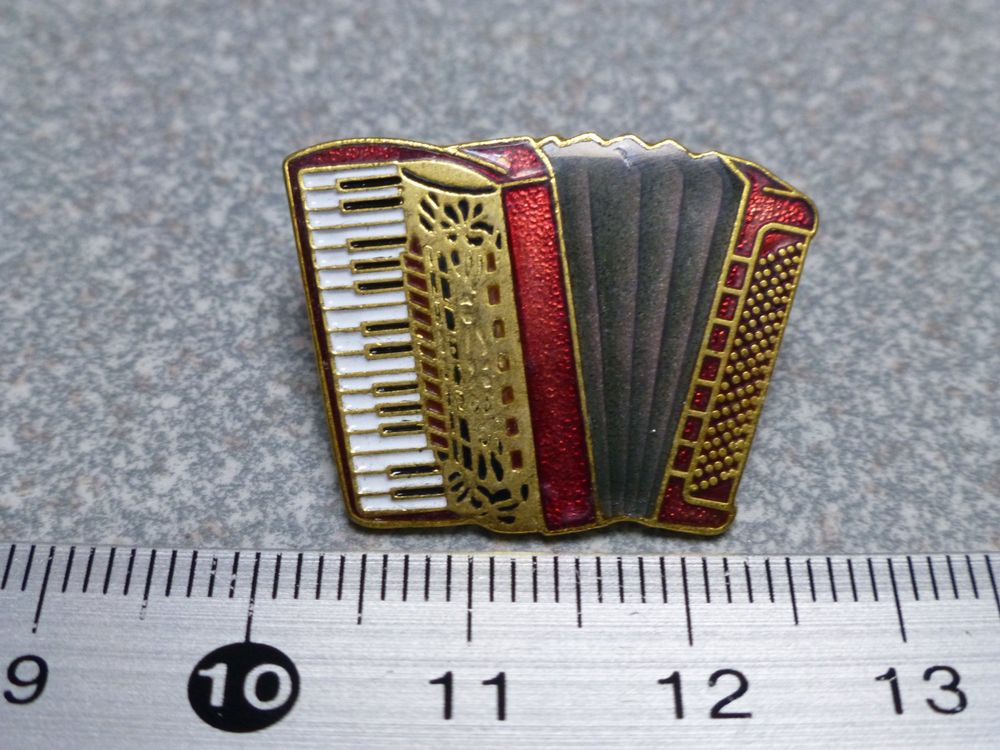 PIN PINS MUSIK Handorgel Ziehharmonika Harmonika (Gebraucht) in Gränichen für CHF 5 – mit ...