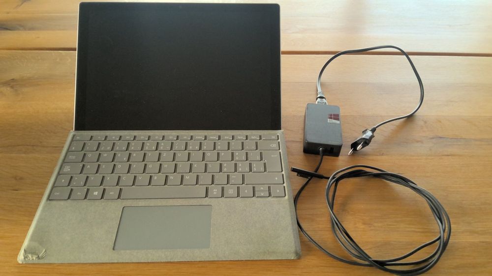 Microsoft Surface Pro (2017), Windows 10 (Gebraucht) in Fehraltorf für CHF 109 – mit Lieferung ...
