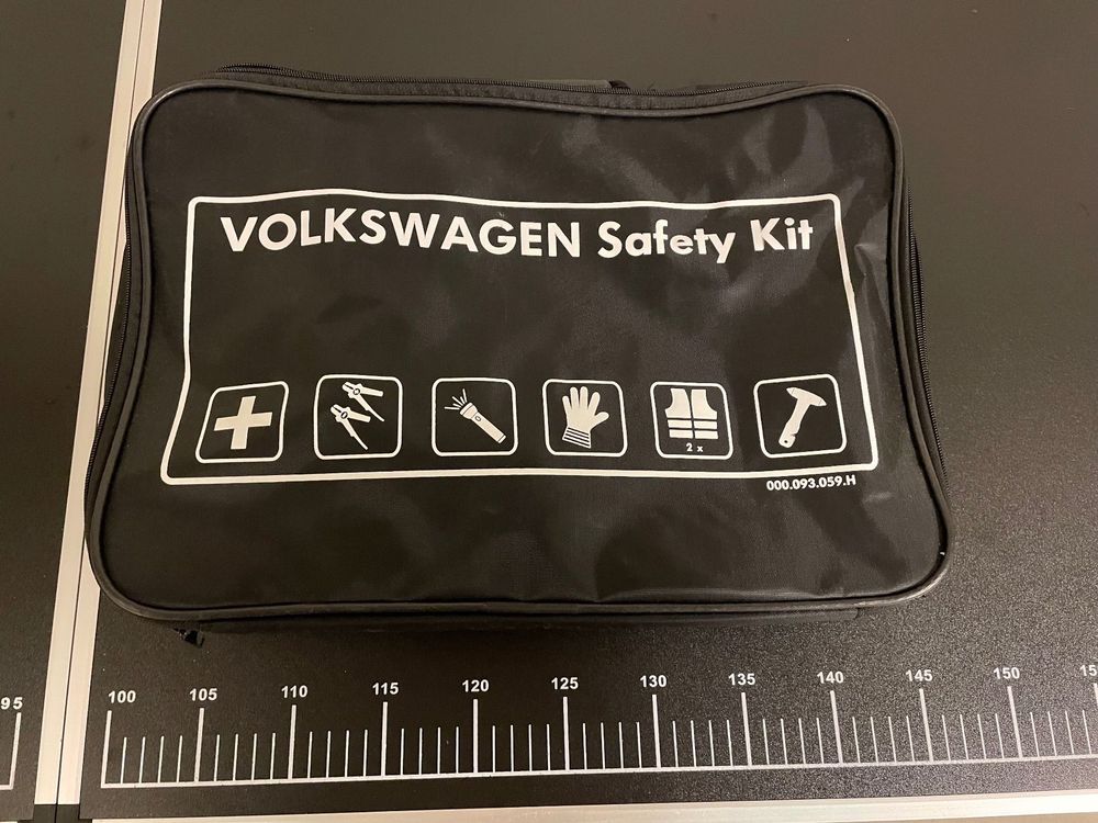Safety Kit (VW) (Neu und originalverpackt) in für CHF 1 – mit Lieferung ...
