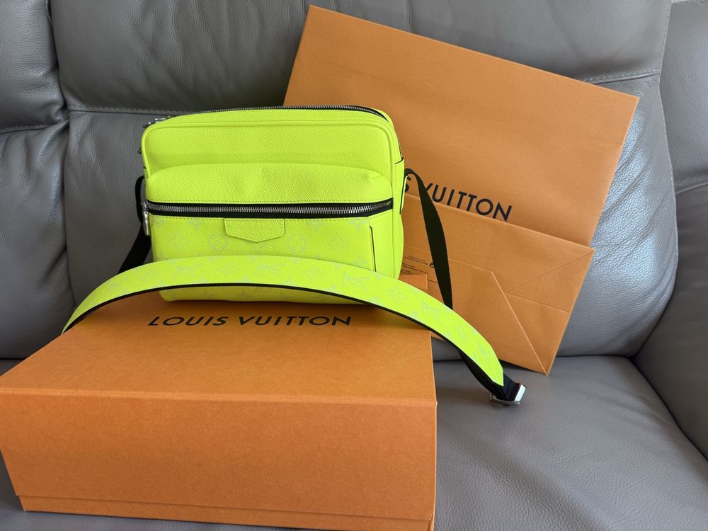 Louis Vuitton Outdoor Messenger Neon Yellow (Neu (gemäss Beschreibung ...