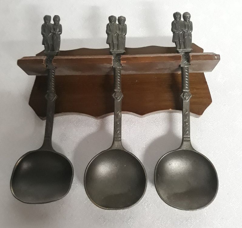 Dekorative Zinn-Löffel mit Holzhalterung Hochzeitslöffel (Gebraucht) in ...