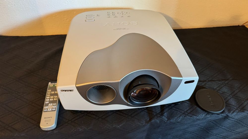 Sony Beamer VPL-VW11HT (Gebraucht) in Schleinikon für CHF 20 – nur Abholung auf Ricardo kaufen
