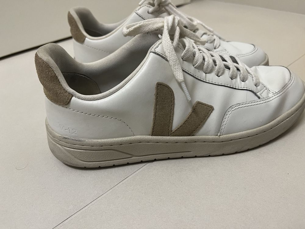 VEJA Leder Sneaker - Grösse 41 (Gebraucht) in Cugnasco für CHF 28 – mit ...
