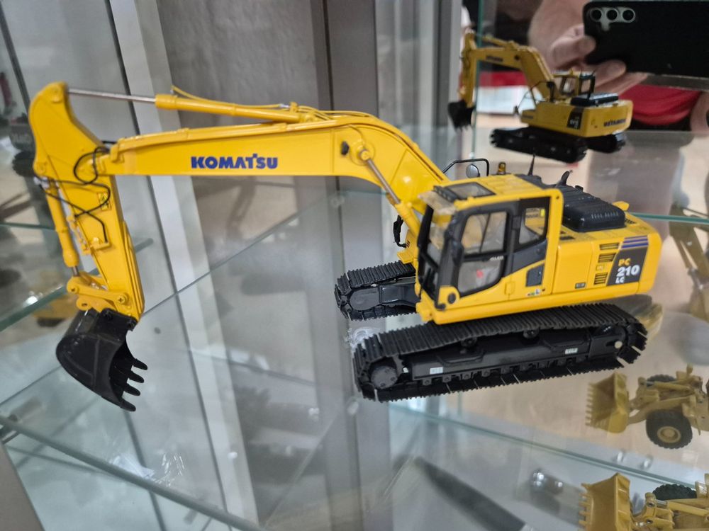 KOMATSU PC 210 (Gebraucht) in für CHF 60 – mit Lieferung auf Ricardo kaufen