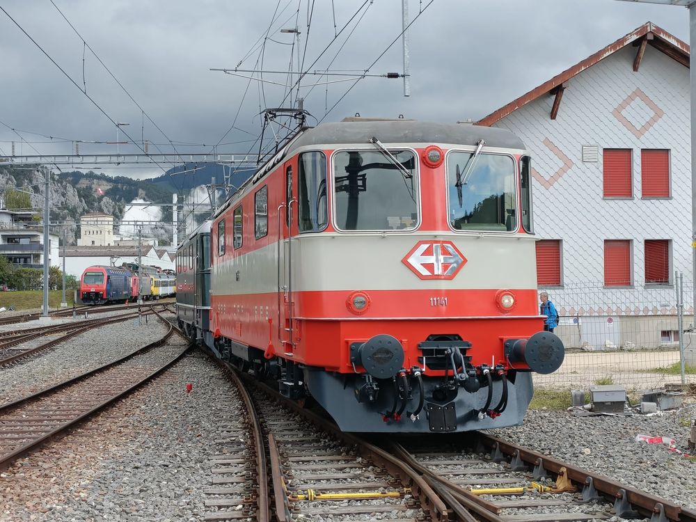 Roco 63842 Re 4/4 II 11141 Swiss Express DSF | Kaufen auf Ricardo