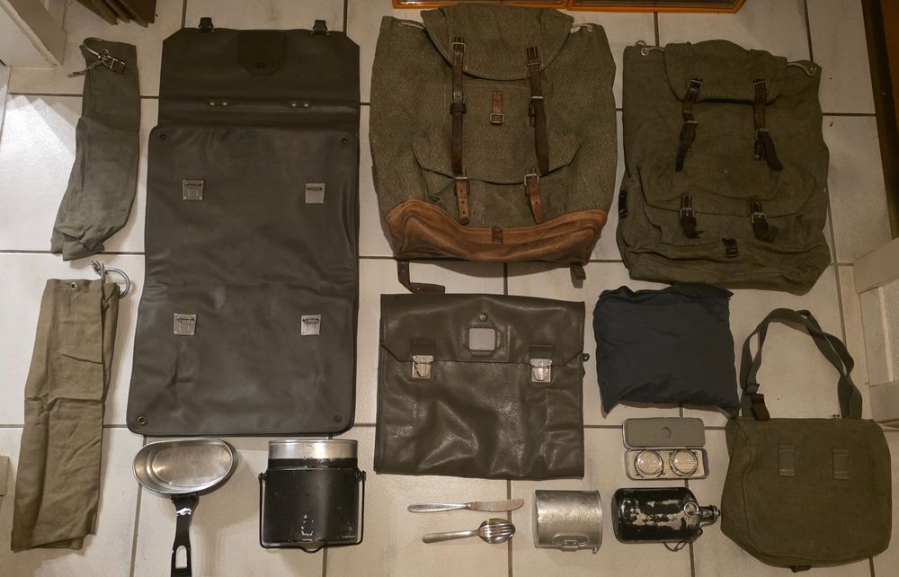 Sac à dos et sacoche en cuir militaire armée Suisse, gamelle (D ...