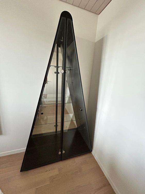 Pyramid-Vitrine schwarz | Kaufen auf Ricardo