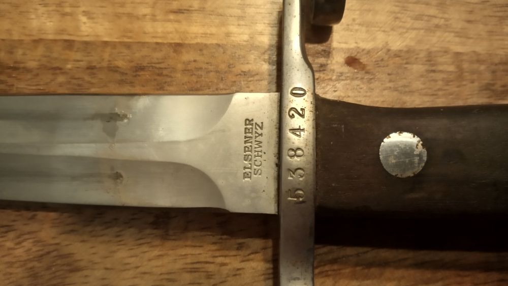 Faschinenmesser und Bajonette (Gebraucht) in Trimmis für CHF 165 – mit Lieferung auf Ricardo kaufen