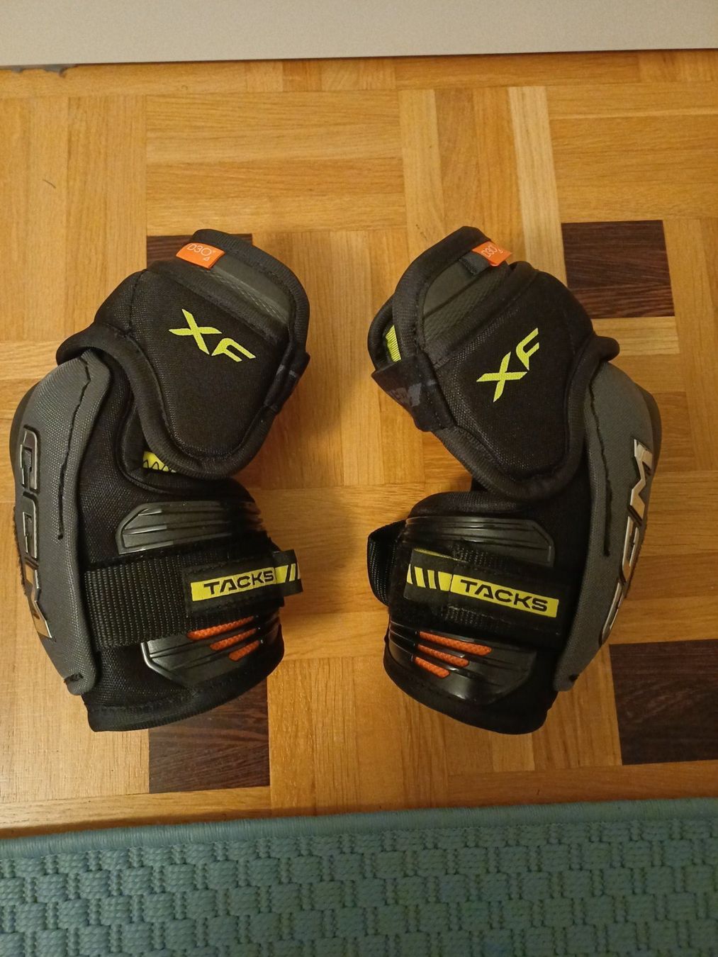 Ellbogenschoner CCM Tacks XF Junior Medium (Neu (gemäss Beschreibung ...