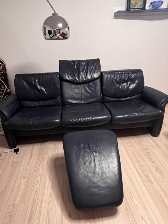 Blaues 2er + 3er Ledersofa mit Hocker | Kaufen auf Ricardo