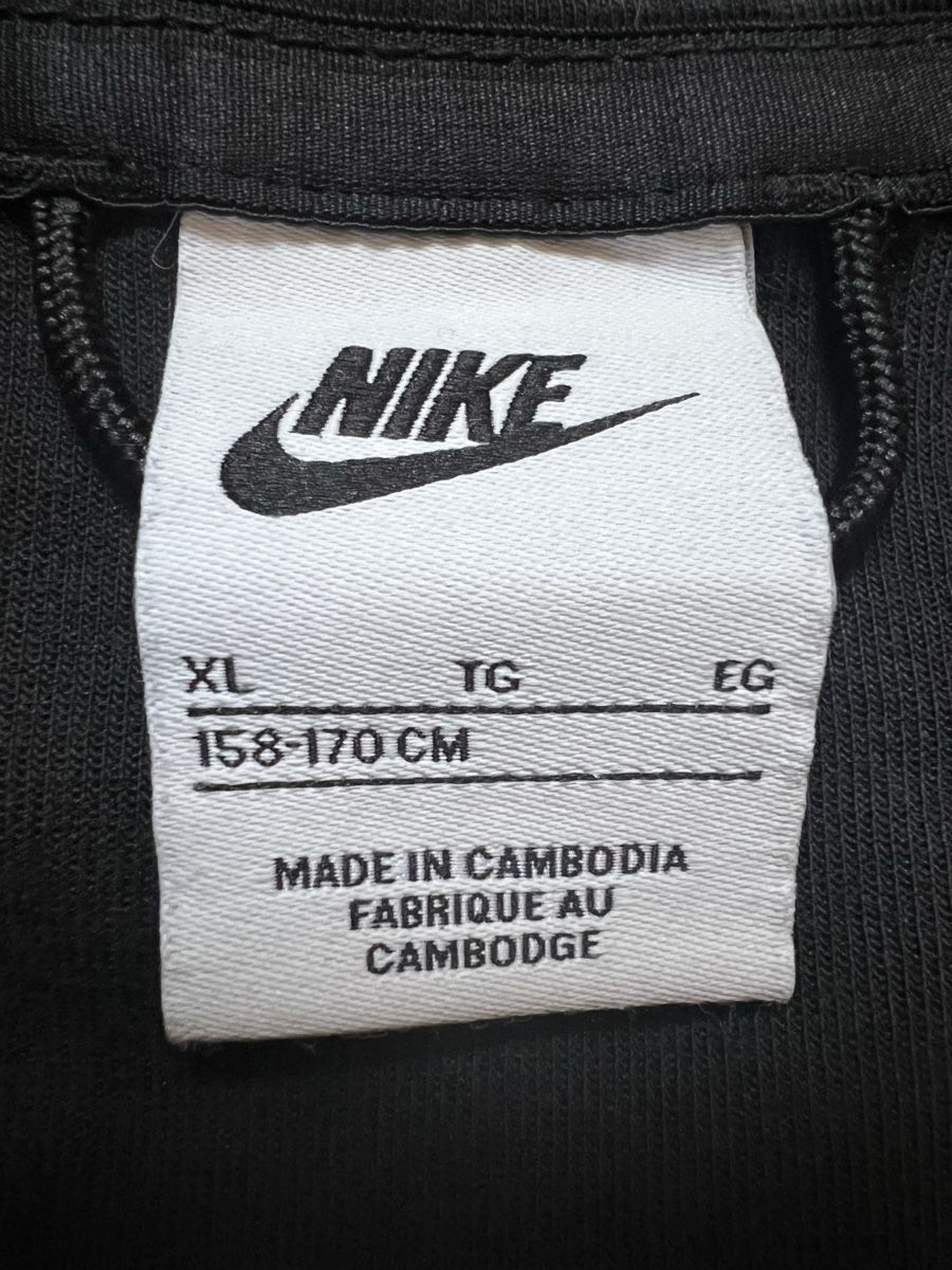 Nike Tech Fleece nera XL ragazzi (Usato) a Bissone per CHF 25 – con ...