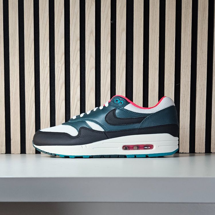 Nike Air Max 1 x LeBron James x Liverpool FC [size 44] | Kaufen auf Ricardo