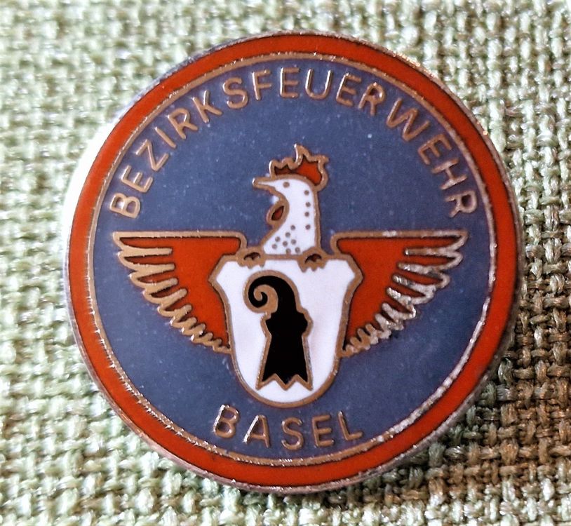 L627 - Pin Bezirksfeuerwehr Basel - Feuerwehr Baslerstab | Kaufen auf Ricardo