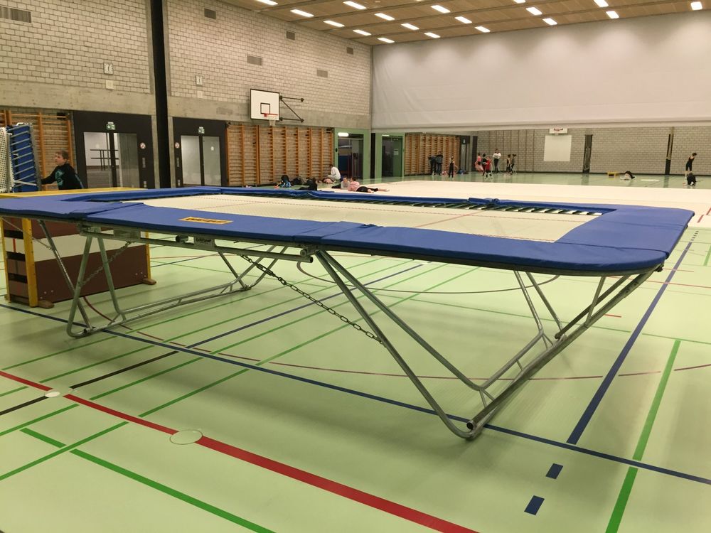 trampoline professionnel (Gebraucht) in Evilard für CHF 3600 – nur ...