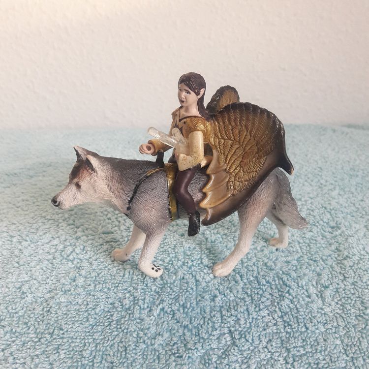 Bayala Elfe Jaro mit Kristall auf Wolf von Schleich | Kaufen auf Ricardo
