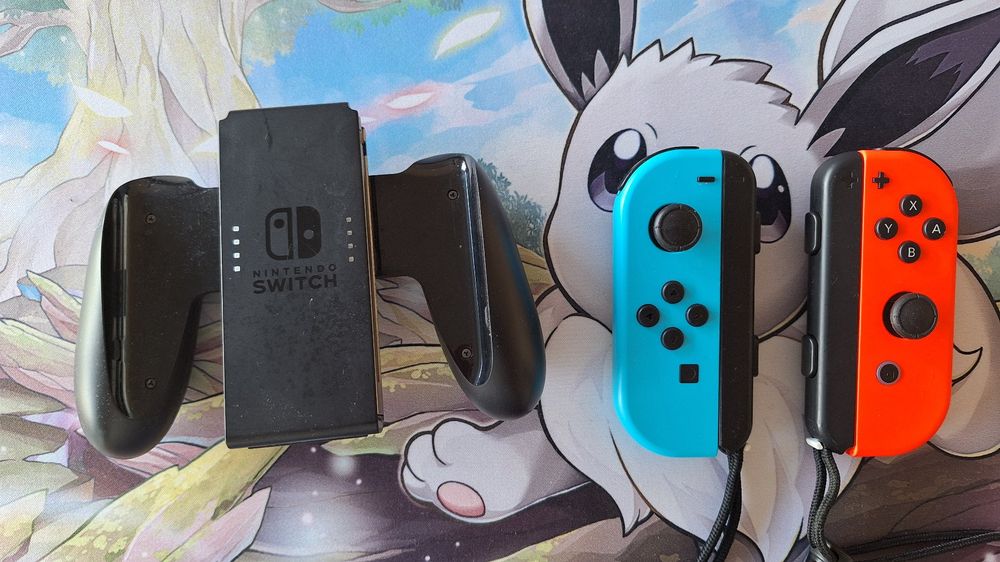 2 x Joy Cons (Blau und Rot) mit Joy Con Grip - ORIGINAL #6 (Gebraucht ...