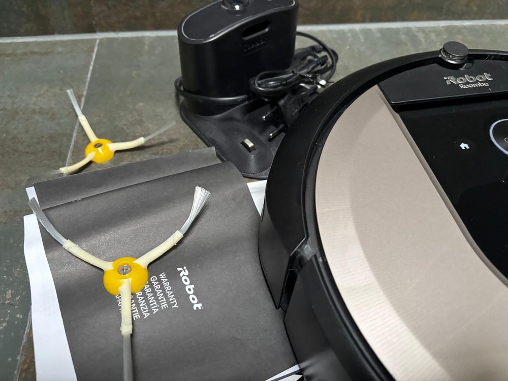 iRobot Roomba i6 Series | Inkl. Ladestation, Manual, Bürsten (Gebraucht ...